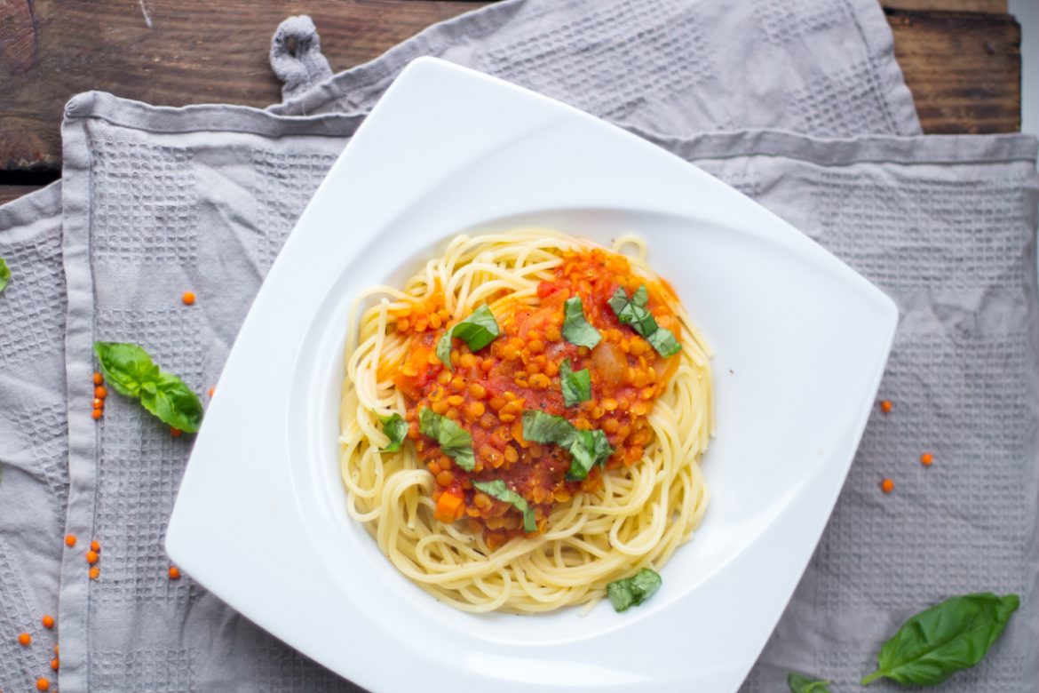 Vegane Spaghetti Linsen-Bolognese - Women at Work